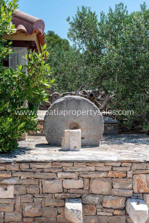 Solta old stone house for sale 4974
